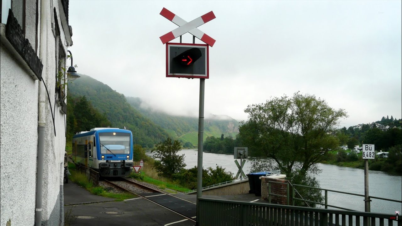 Bahnübergang Kövenig // German Railroad crossing // Duitse ...