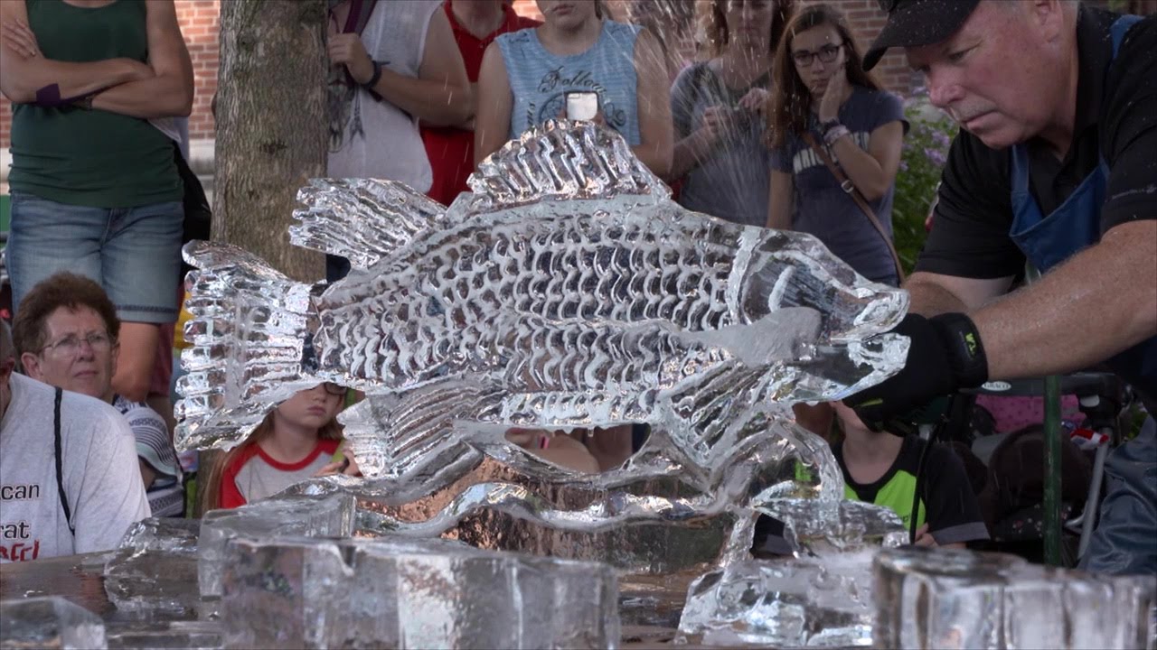 Ice Carving at the 2016 Iowa State Fair - YouTube