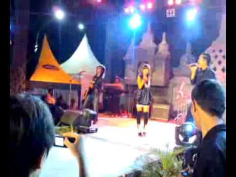 Oris feat Nadia vega Umbrella