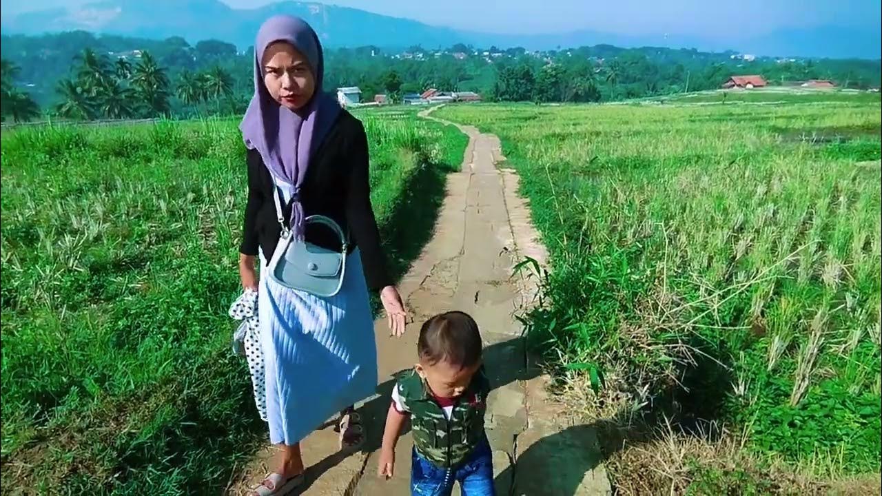jalan jalan with istri dan anak anak tercinta di persawahan yang indah - YouTube