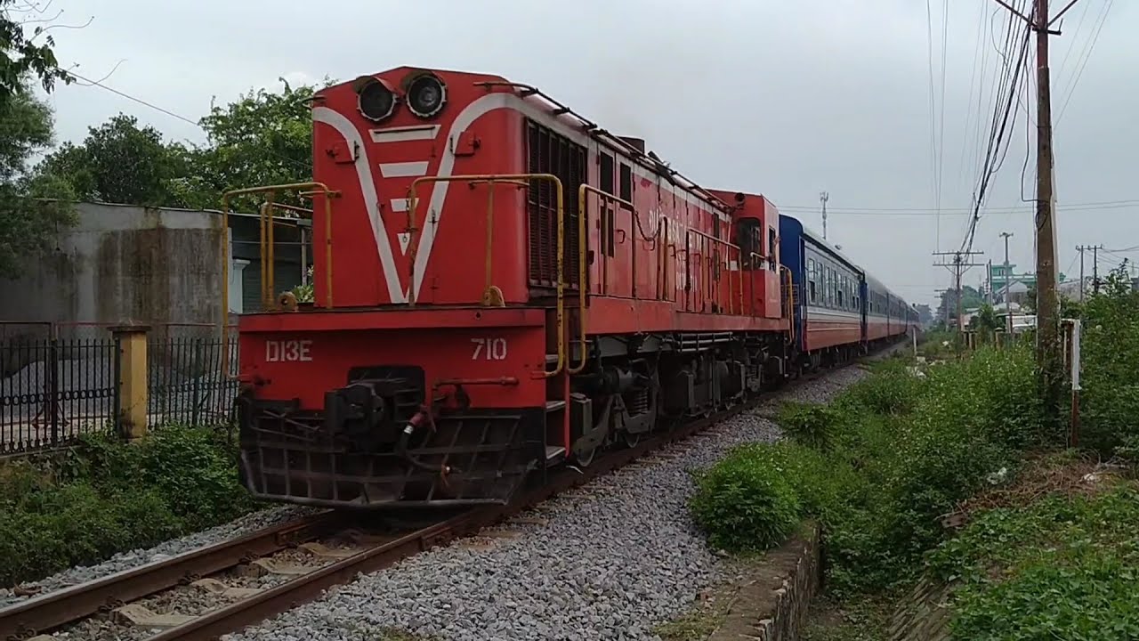TÀU HỎA VIỆT NAM | TỔNG HỢP CÁC ĐẦU MÁY D13E CHẠY TRÊN KHU GIAN SÓNG ...