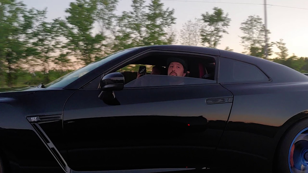 C7 corvette vs GTR - YouTube