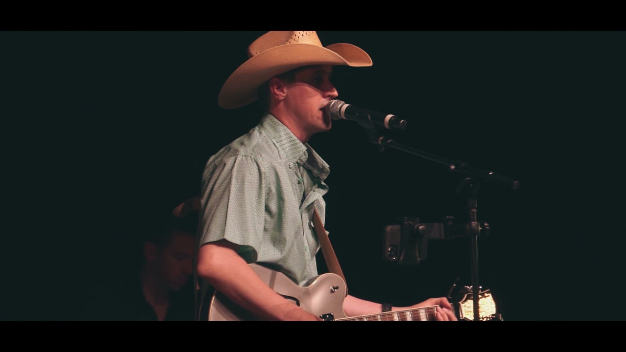 "Nineteen" by Derek Johnson Country live - YouTube