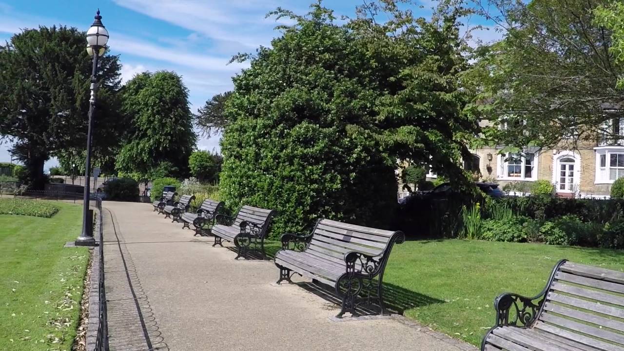 A walk through Prittlewell Square, Southend on Sea - pt 2 - YouTube