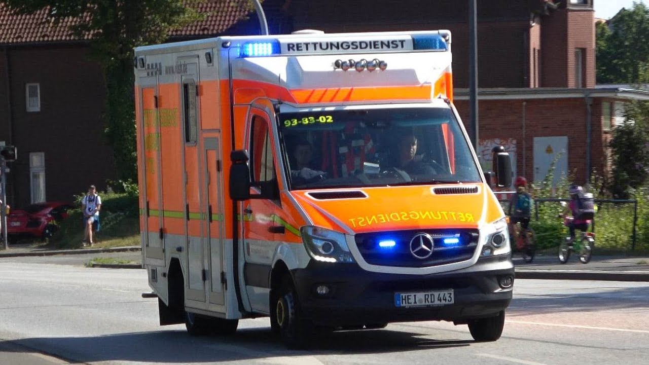 RTW 93/83-02 der Rettungsdienst Kooperation in Schleswig-Holstein (RKiSH) - YouTube