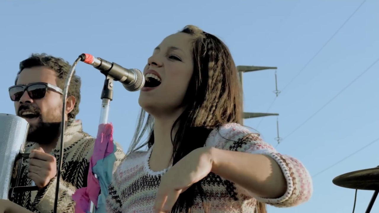 Corazón Cobarde - De Mochilas // VIDEOCLIP ORIGINAL - YouTube