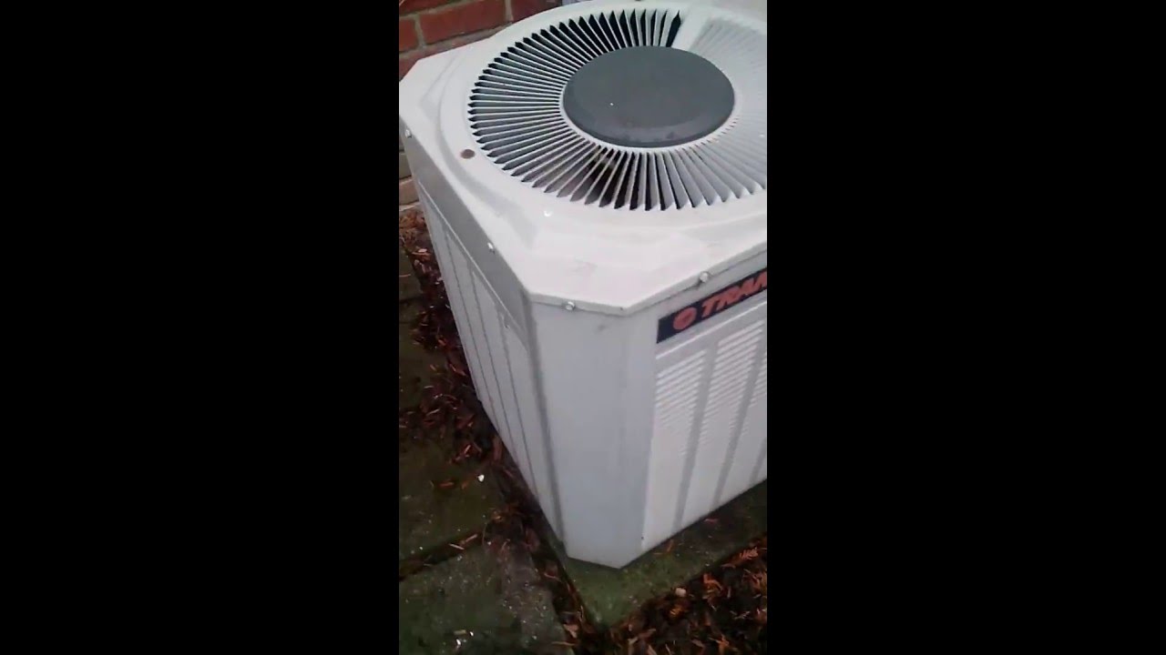 trane xe800 airconditioner running at friends house - YouTube