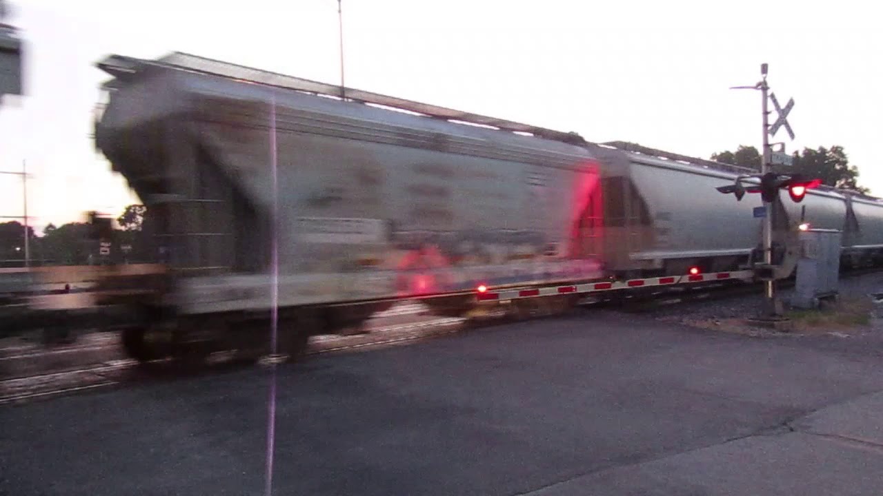 Southbound BNSF 7958, UP 9259 and UP 8791 on the Union Pacific - YouTube