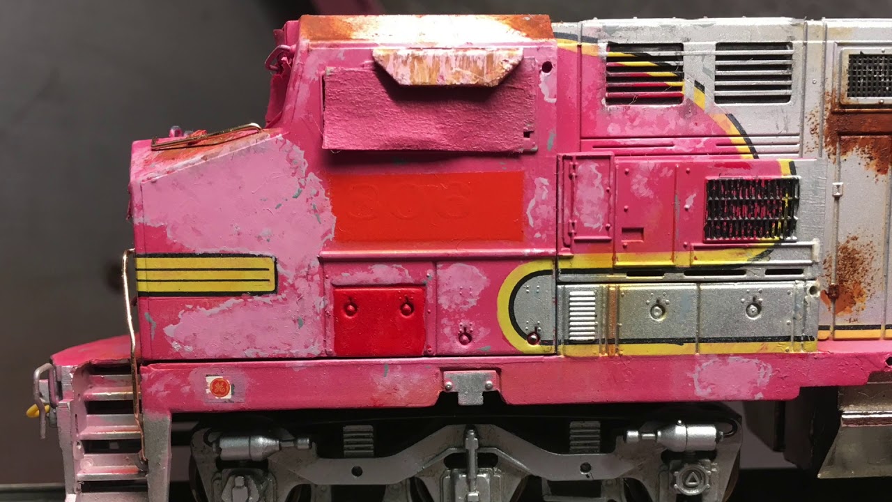 Dash 8 Santa Fe/CN Model Train - YouTube