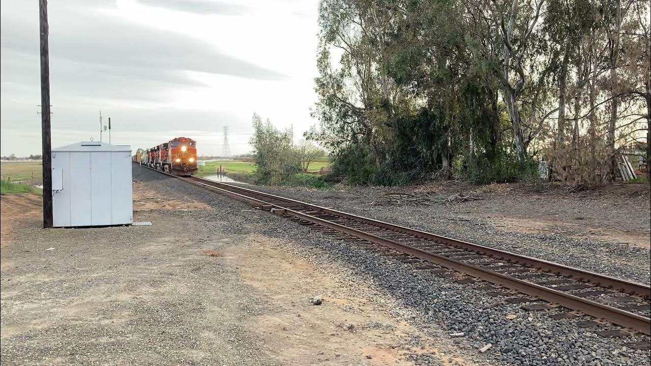 BNSF 5317 - YouTube