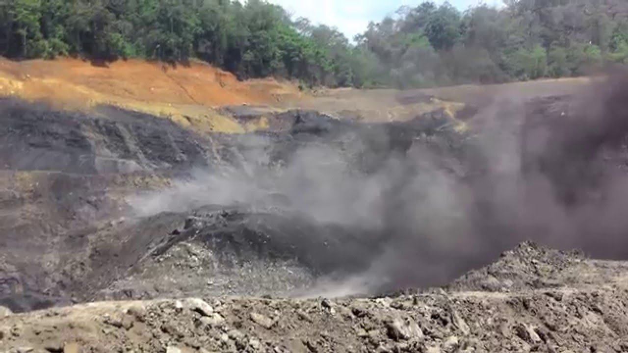 Blasting on Mine (Proses Peledakan di Tambang Batu Bara) - YouTube