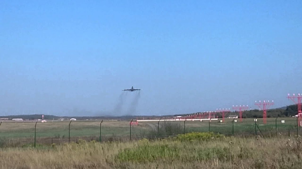 Spain Airforce Boeing 707 takeoff at Ramstein - YouTube