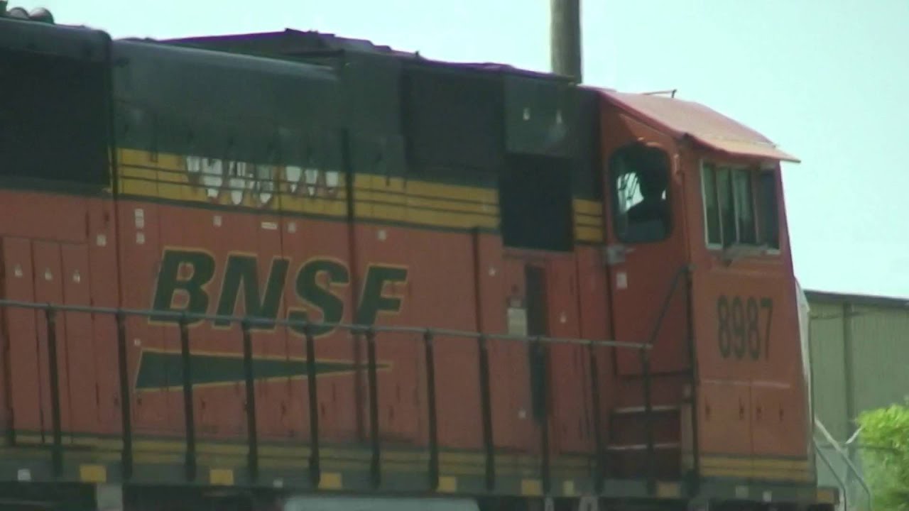 BNSF #8987 w/ Swoosh Logo Leads an Empty Coal! - YouTube