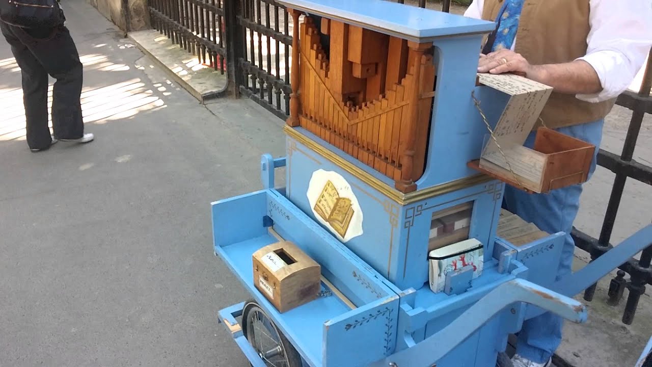 Barrel organ / Sharmanka - YouTube