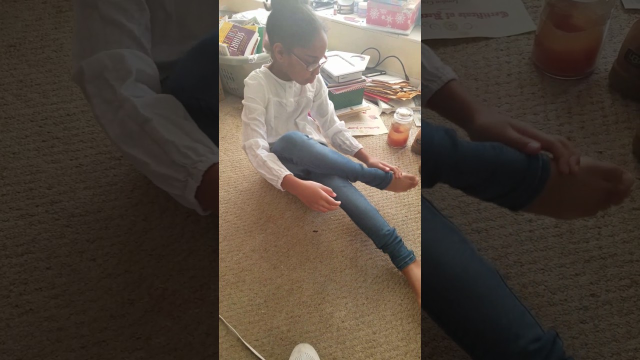 London Trying To Put On Jeans She Cant Fit Youtube