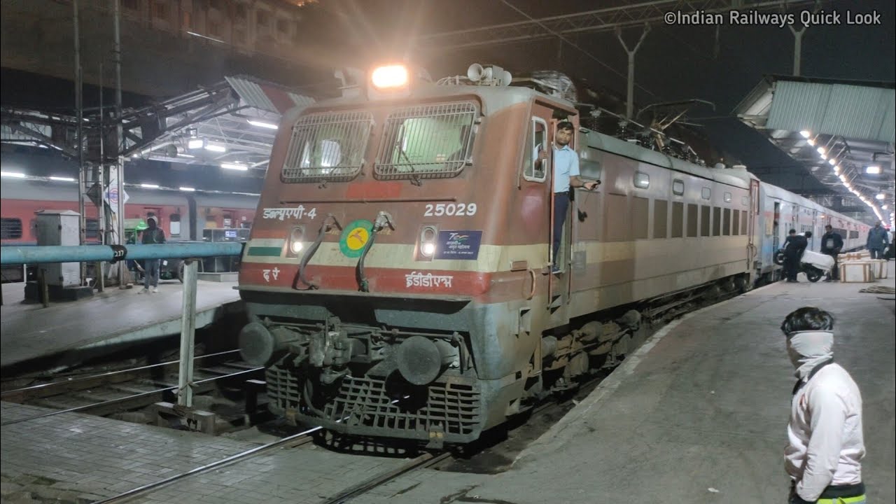 Night Arrival and Departure | CSMT Mumbai Nagercoil Express and ...
