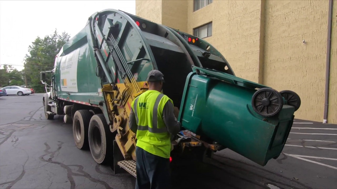 WM's Diesel split body 363547 VS. condo recycling - YouTube