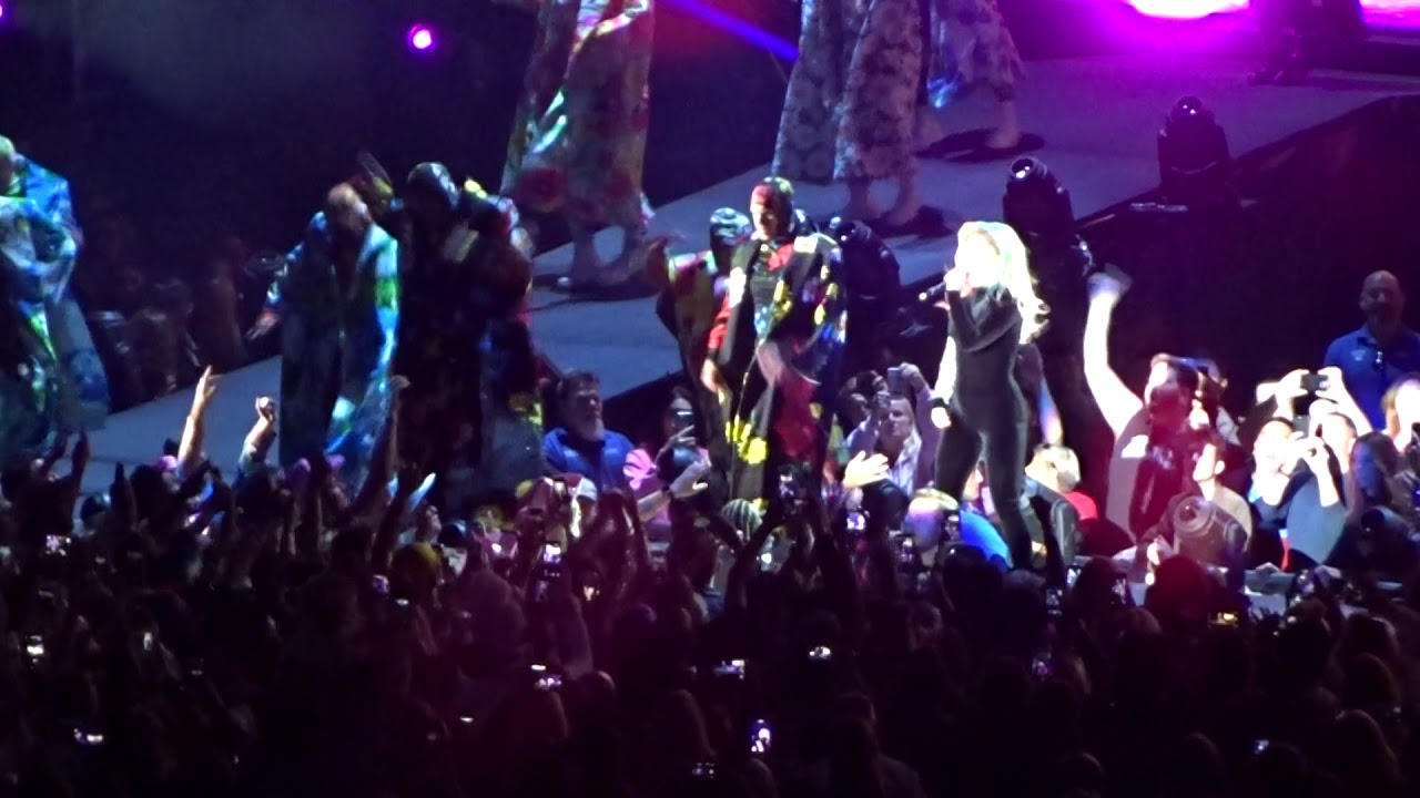 Lady Gaga - Applause - YouTube