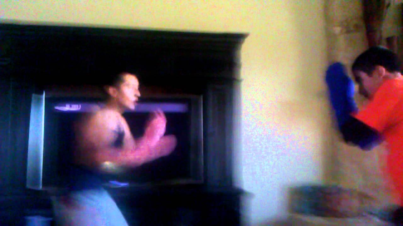 Mini pacquiao vs mini mayweather - YouTube