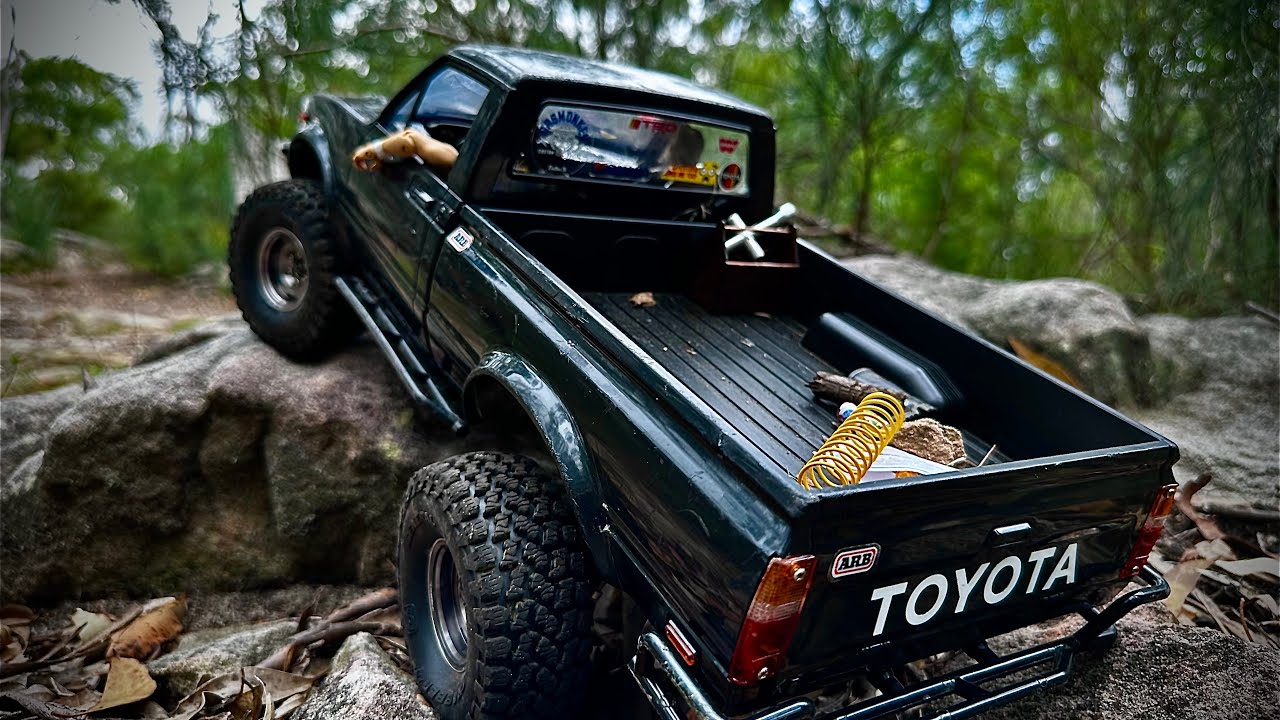 Toyota Hilux SR5 1/10 Scale RC Rock Crawler| RC4WD Trail Finder 2 ...