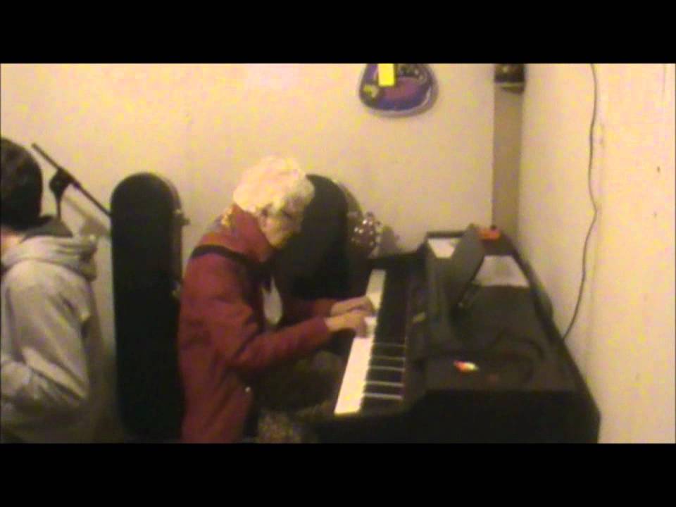 The Jammin' Granny (jingle bells) - YouTube