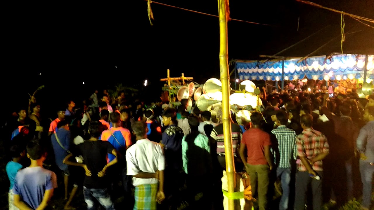 Kalaberia jamal sangher parichalonay -band party competition - YouTube