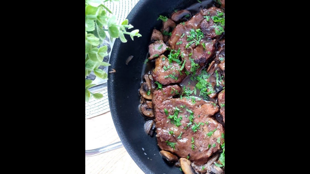 Ceafa de porc cu ciuperci 🍄‍🟫 💯 Ceafa la tigaie 🥘 cu ciuperci ‼️ ...