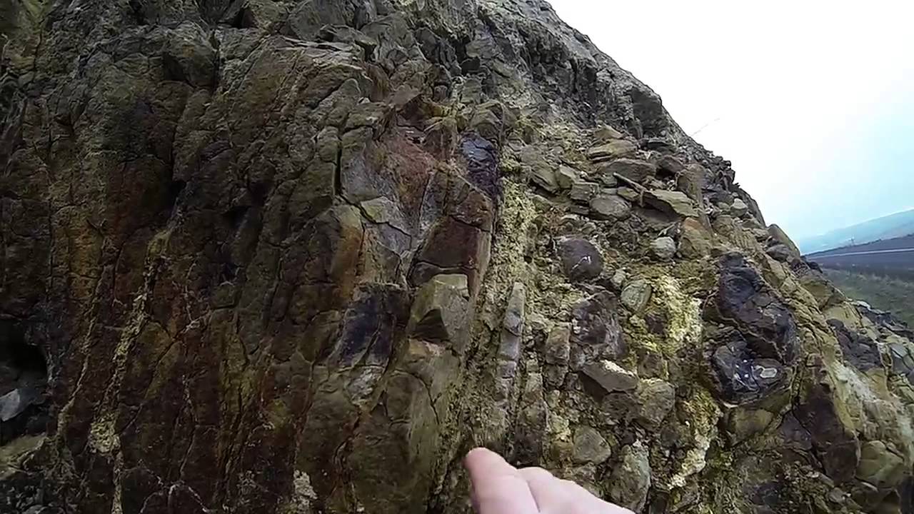Clastic Dikes in Columbia River Basalt 1 - YouTube