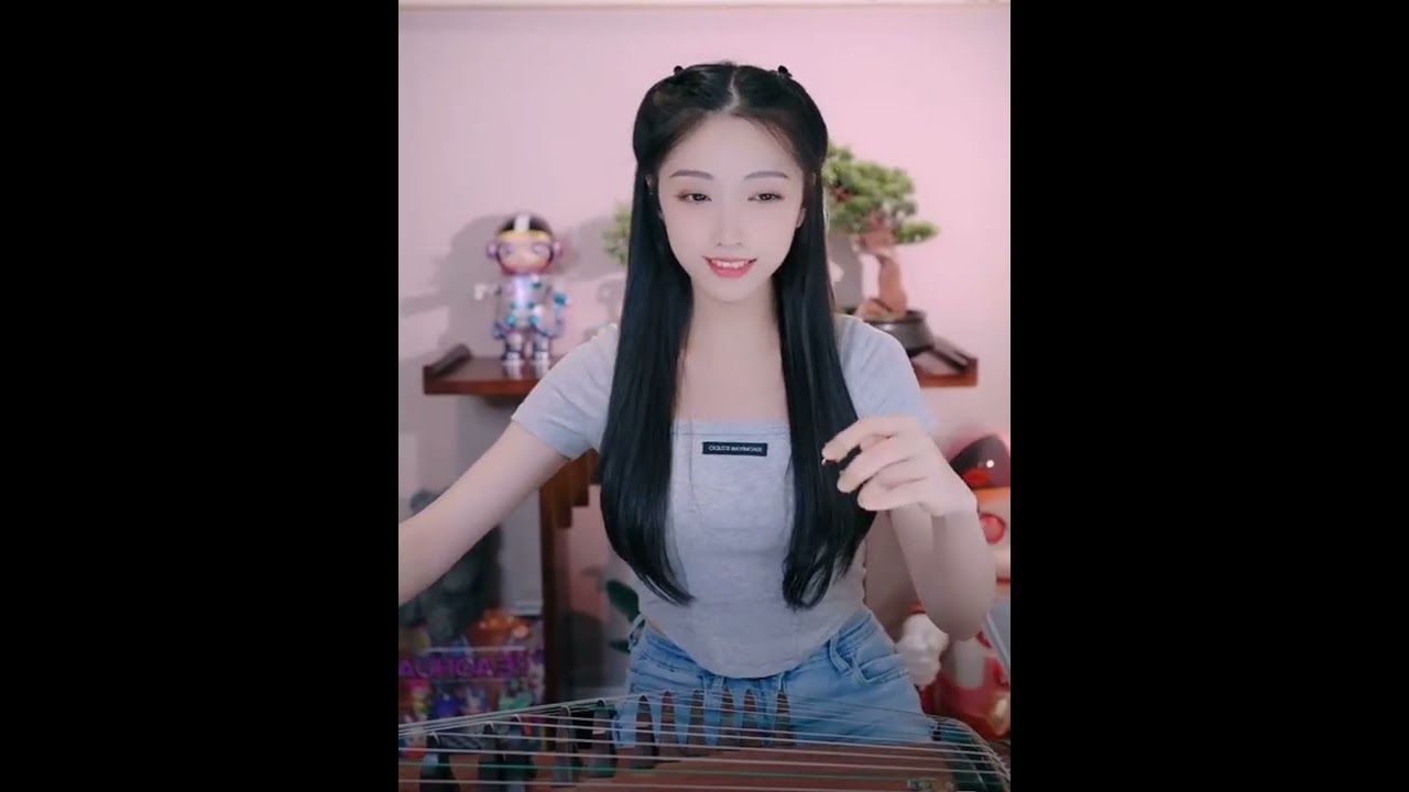 美女小臣古筝演奏歌曲《潇洒走一回》欣赏/Run Without Care - YouTube