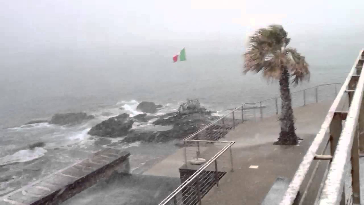 Neve a Genova 2013 - YouTube
