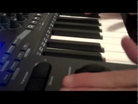 Review: M-Audio Axiom 25 Midi Controller - YouTube