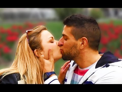 KISSING PRANK ♥ Mind Reading
