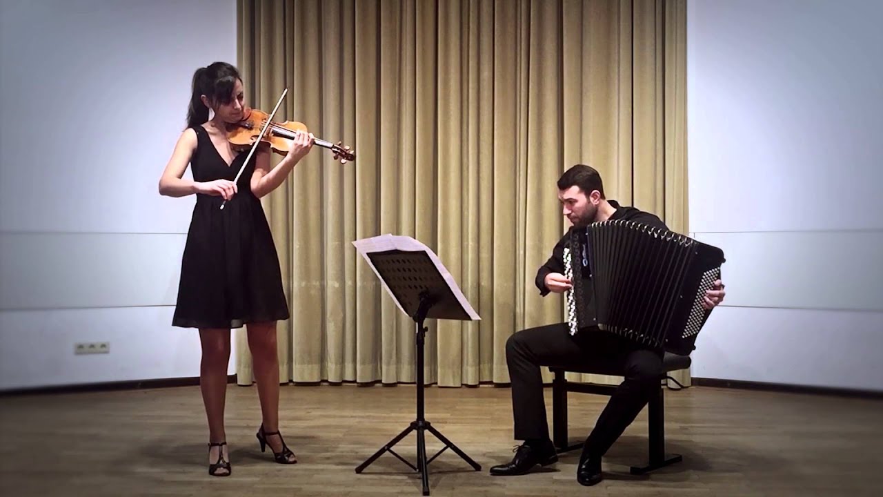 Duo ViAccord plays "Banjo and Fiddle", William Kroll - YouTube