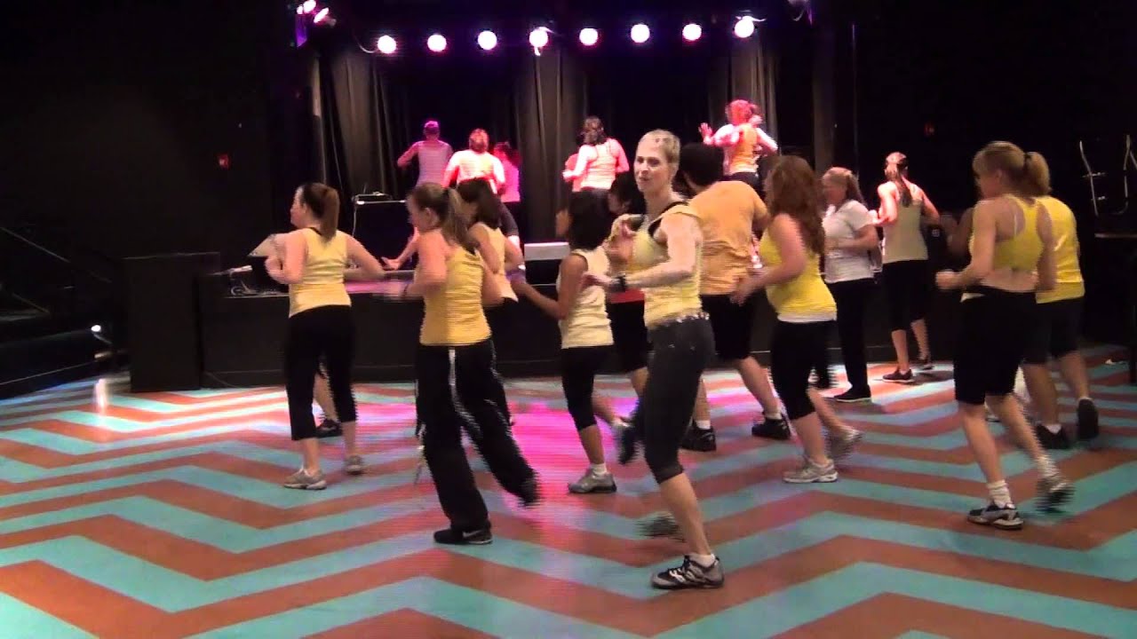 Zumba - Sweat - David Guetta and Snoop Dog - YouTube