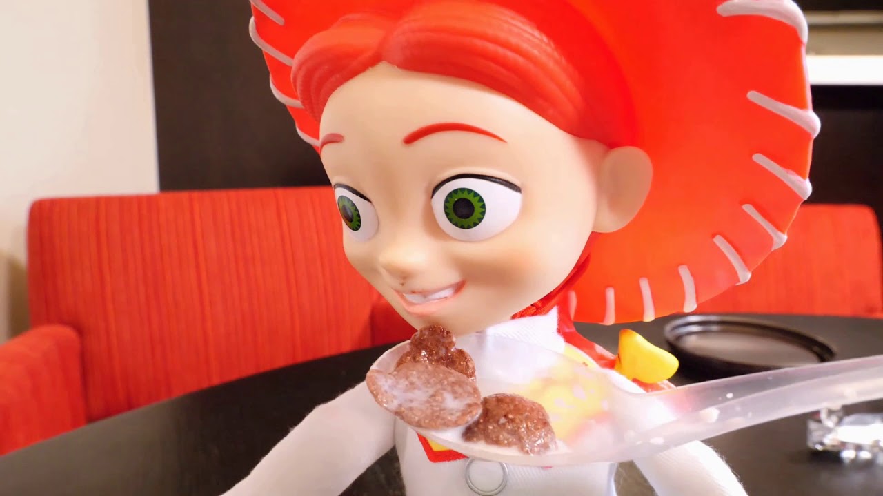 jessie Plays Home Alone | Fun Video For Kids - YouTube