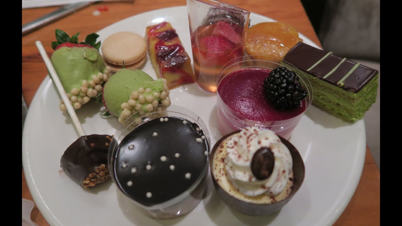 The BEST Buffet in Las Vegas! Caesars Palace Bacchanal Buffet Dinner ...