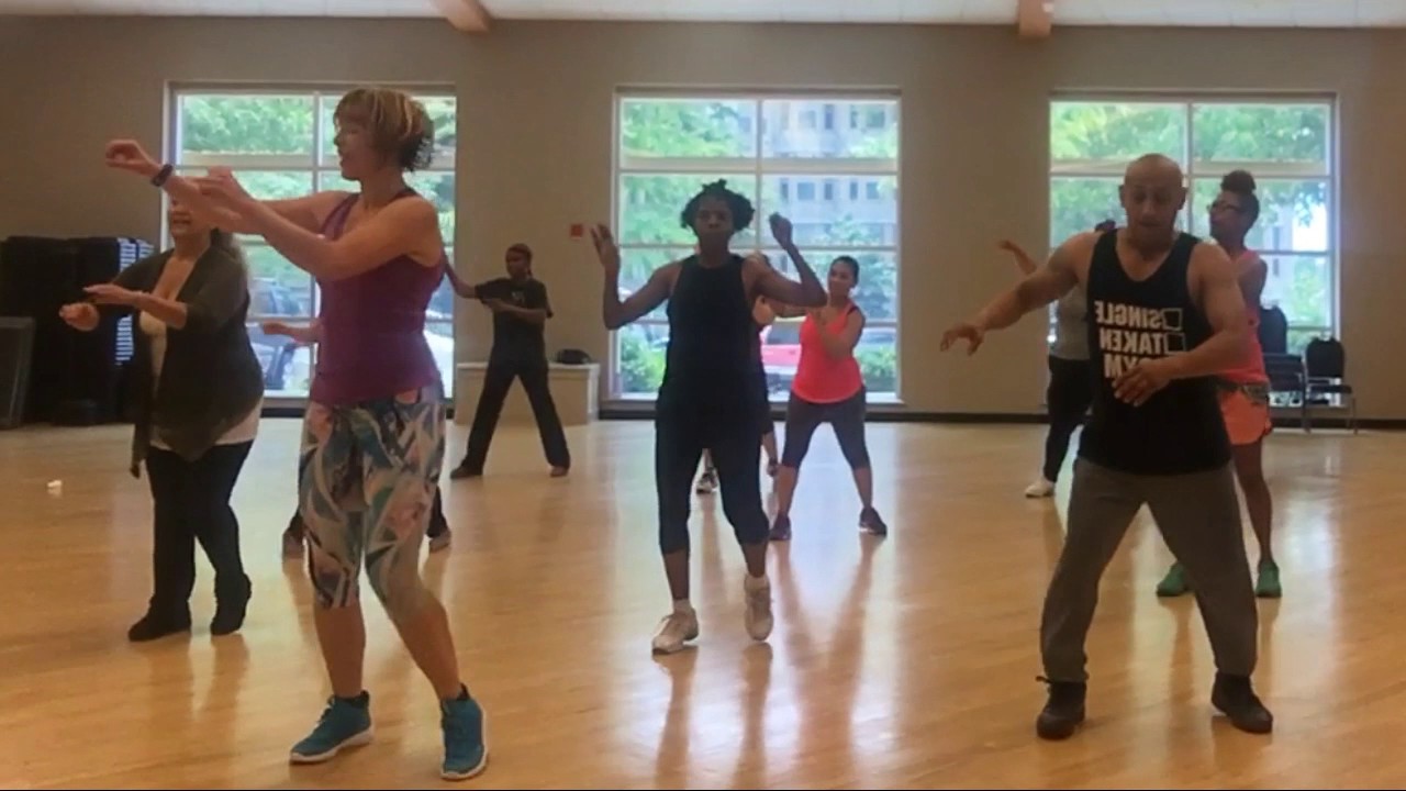 Bailando Todo Se Olvida - Salsa - Dance Fitness - YouTube