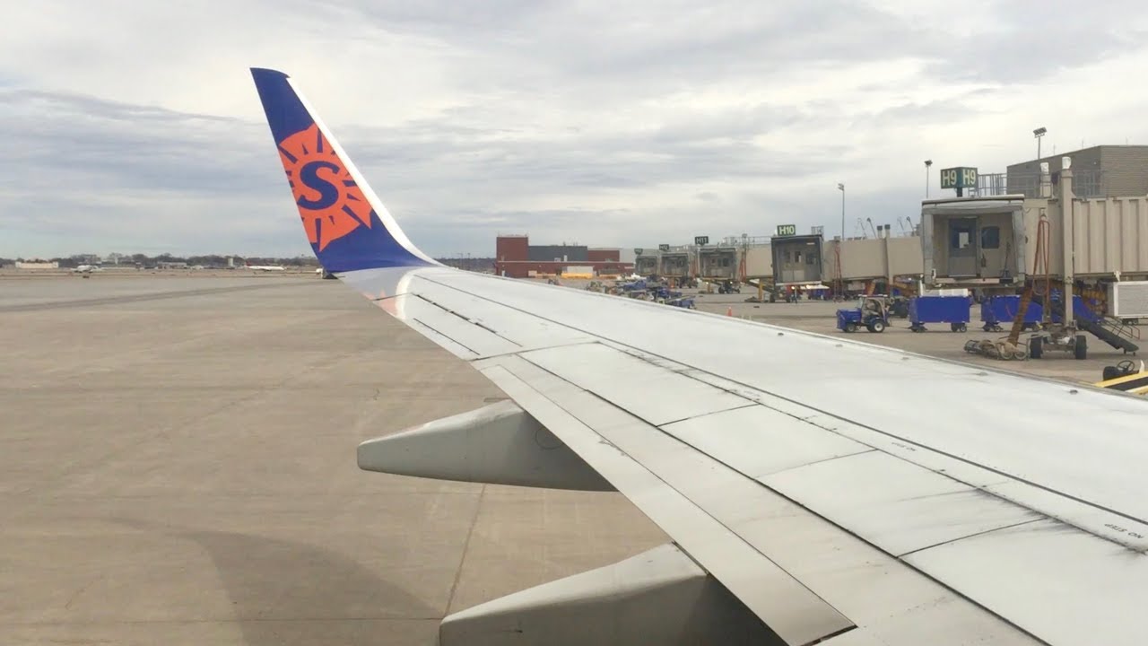 Sun Country 737-700 Pushback/Safety Demo in Minneapolis/St. Paul - YouTube