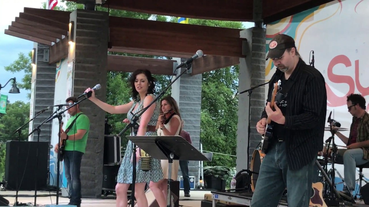 Shalo Lee Performing Original, "One White Crow" Live - YouTube