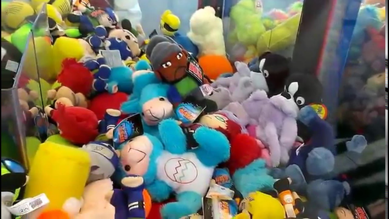 PINNACLE CLAW MACHINE@WALMART EASTER PLUSH WIN? OK - YouTube