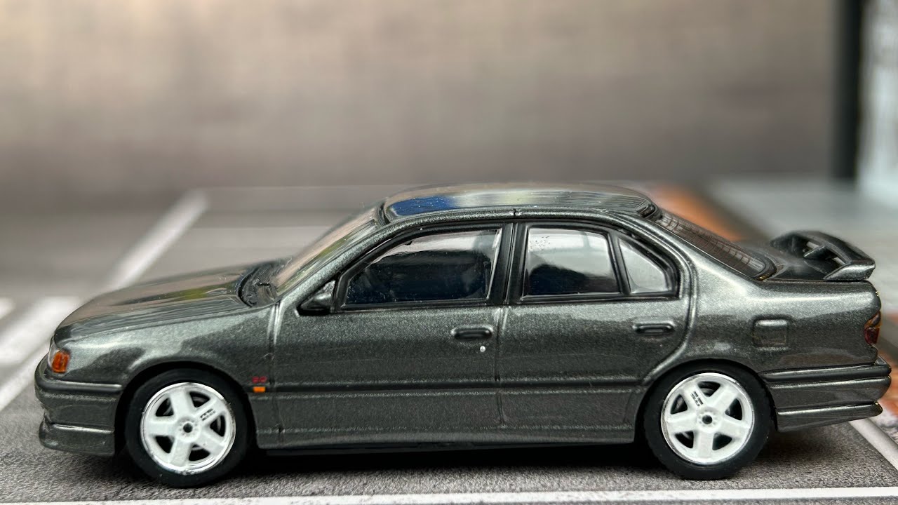 1:64 Nissan Primera P10 by Inno64 - YouTube