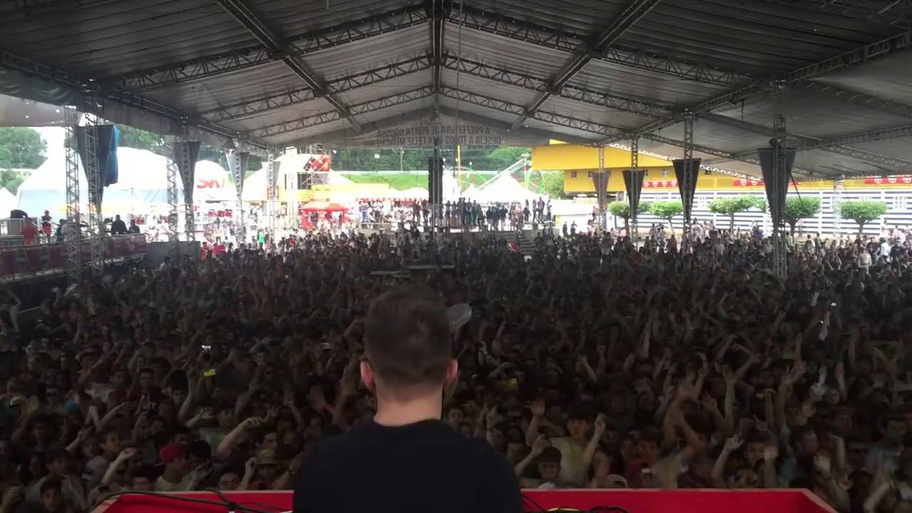 Repow's crowd going crazy - YouTube