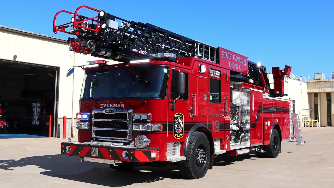 Enforcer™ Ascendant® 107' Heavy Duty Aerial Ladder – Everman, TX - YouTube