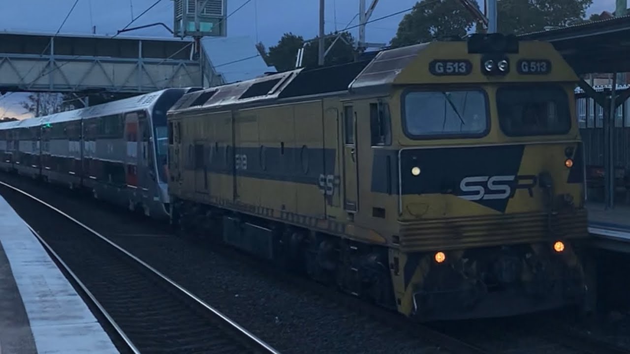 G513 Hauling D33 and D133 through Engadine - YouTube