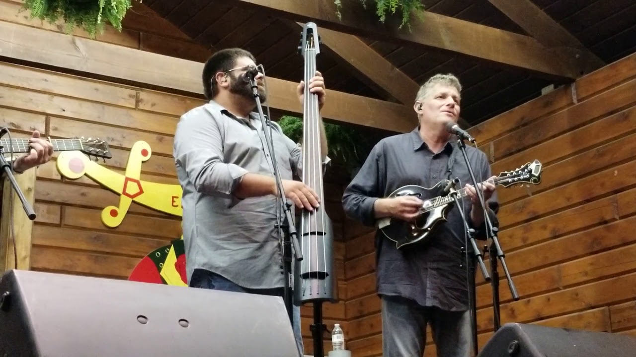 Little Black Train / Russell Moore and IIIrd Tyme Out - YouTube