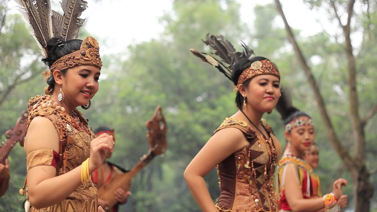 Borneo Menari - YouTube
