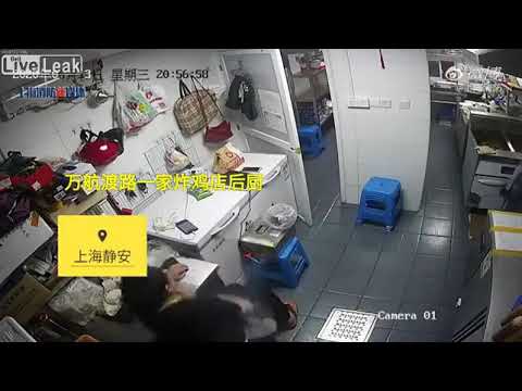 The motorcycle battery exploded suddenly while charging, it was like a ...