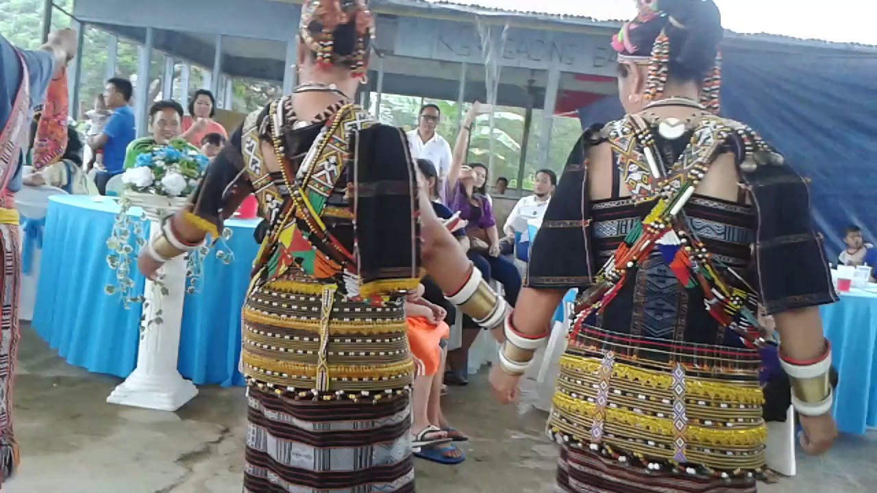 rungus traditional dance - YouTube