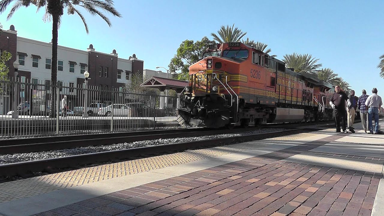 BNSF 129 & BNSF 140 Light Power Move through Fullerton, Calif. - YouTube