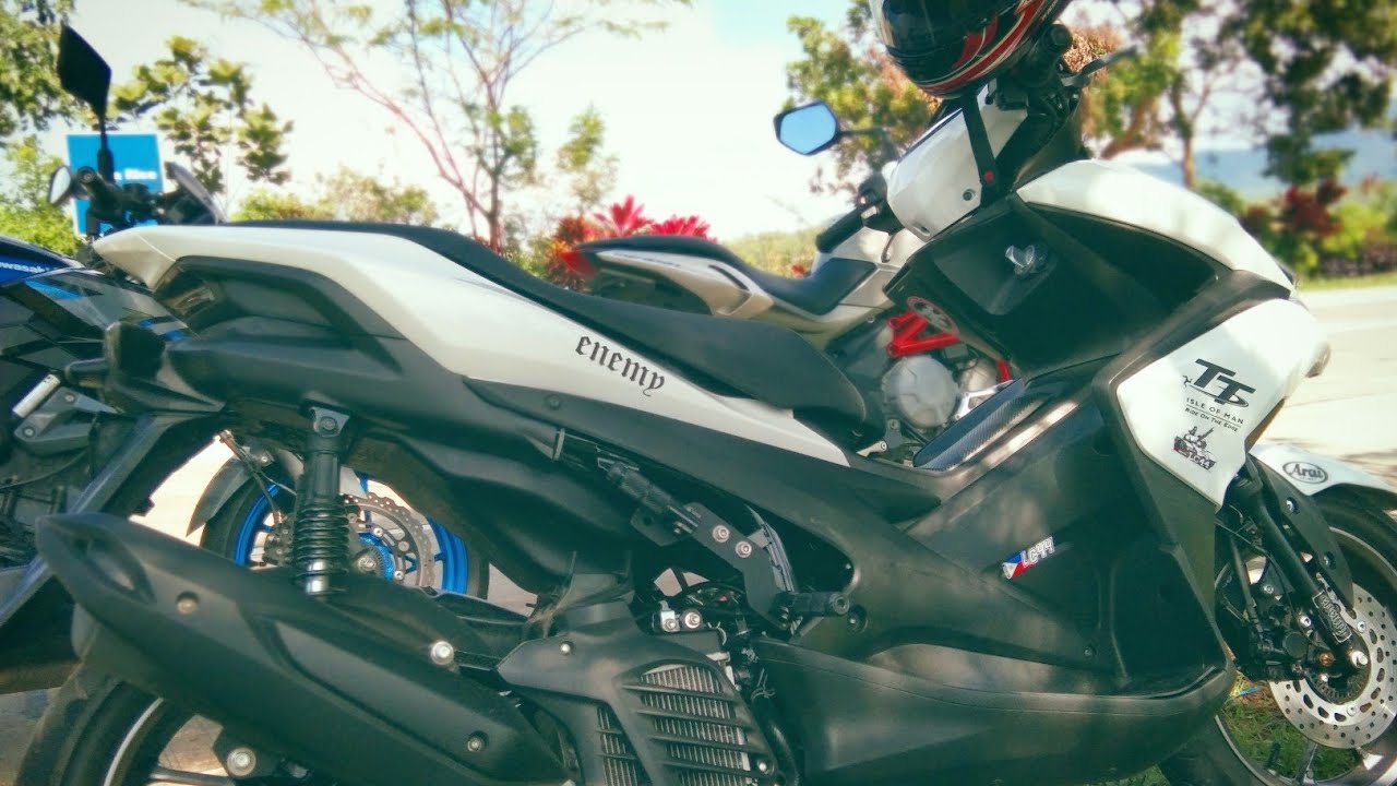 Shiny side up! Cornering with Yamaha Aerox 155 - YouTube